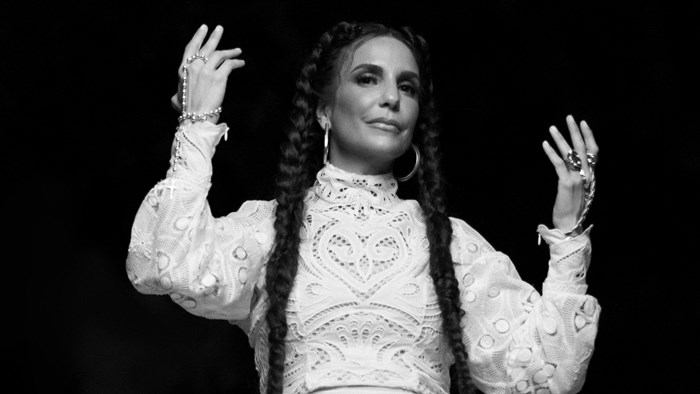 Ivete Sangalo lança clipe de "Não Me Olha Assim" com Tom Kray