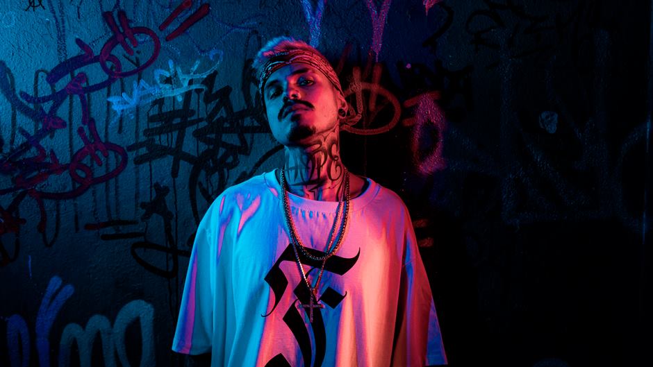 Rapper Floco lança videoclipe “Novo Dia Vai Chegar”