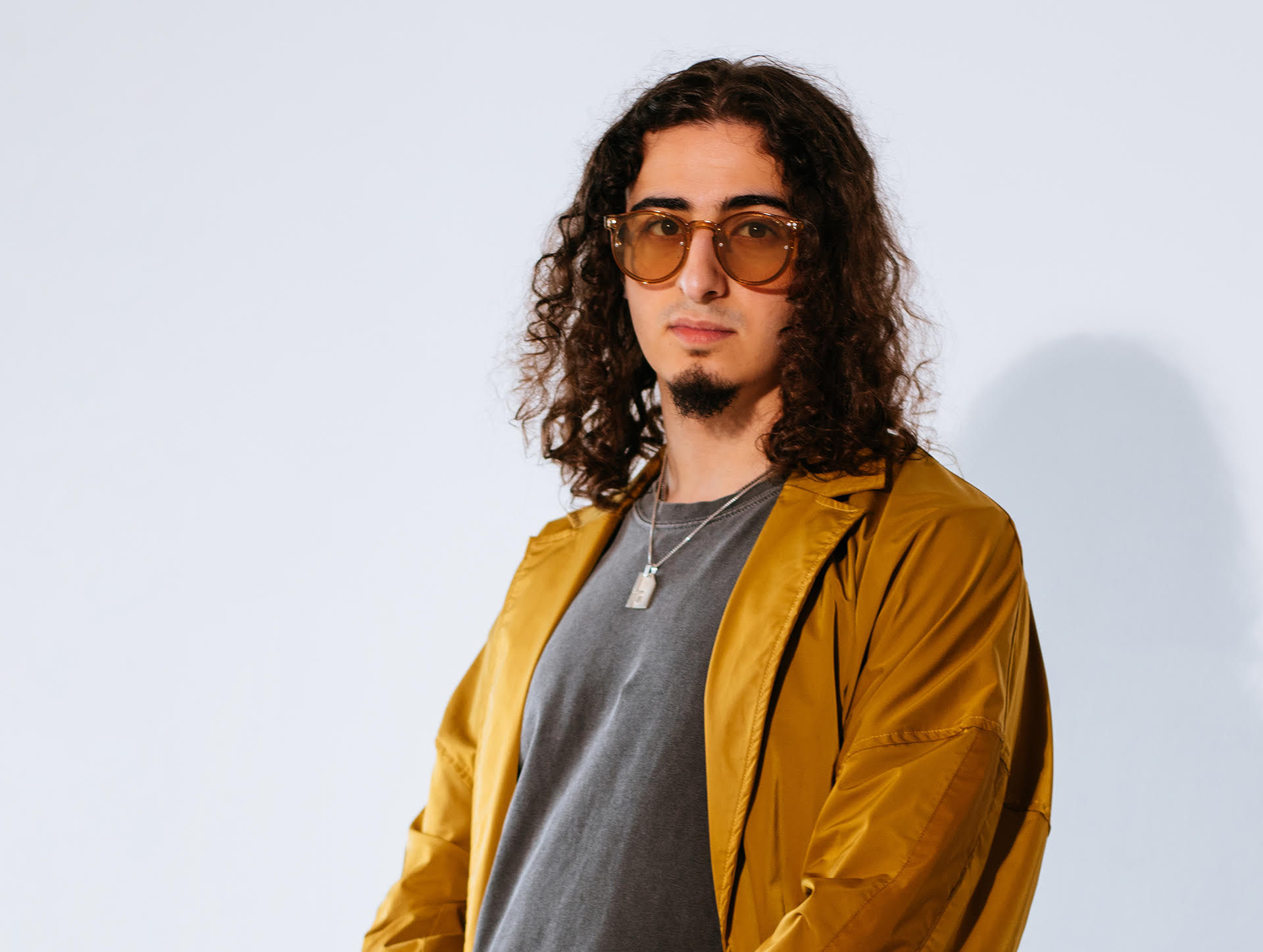 Nick Souza mescla suas raízes brasileiras e canadenses no sensual “Baile”