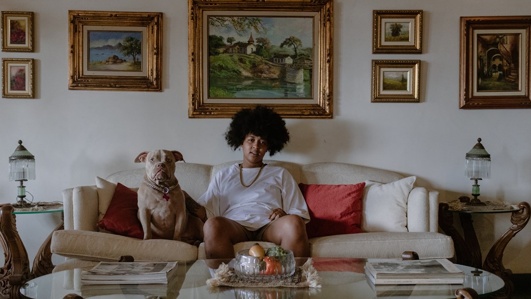 Com produção de Paiva, Clara Lima volta às origens em "Pega a Visão"