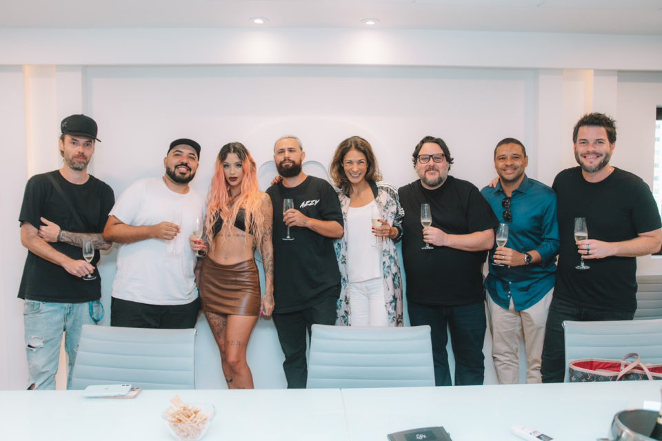 Azzy assina contrato com Warner Music Brasil