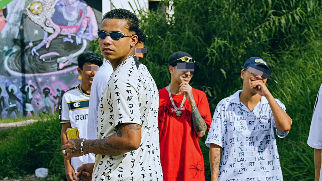 Danzo apresenta o seu novo single, "Tiro Foto Mas Não Posto"