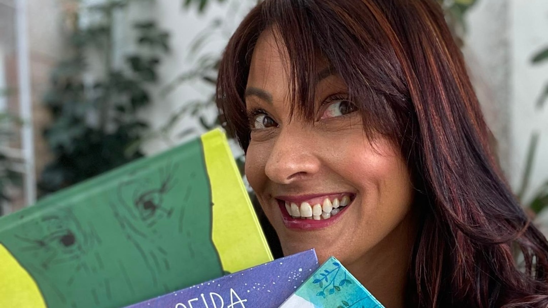 Escritora brasileira Clara Haddad marca presença na 60ª Feira de ...