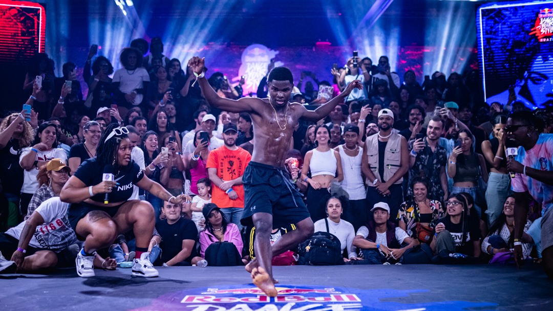Com Passinho, brasileiro vence campeonato mundial de danças urbanas e ...