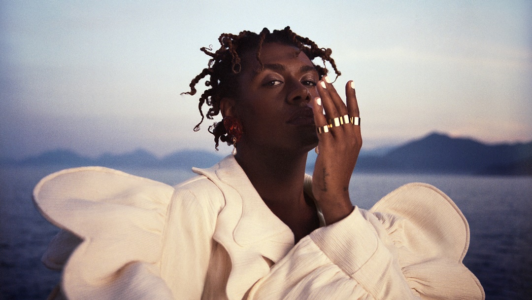 Liniker lança versão deluxe em vinil de Indigo Borboleta Anil