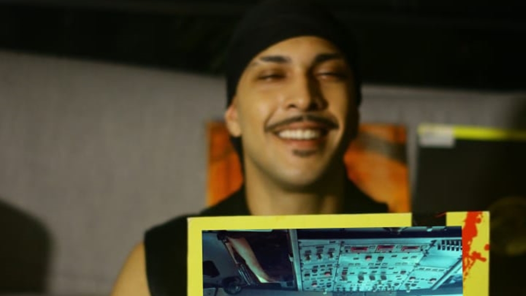 Rapper Dimomô lança a faixa "Vem Comigo" em sua carreira solo