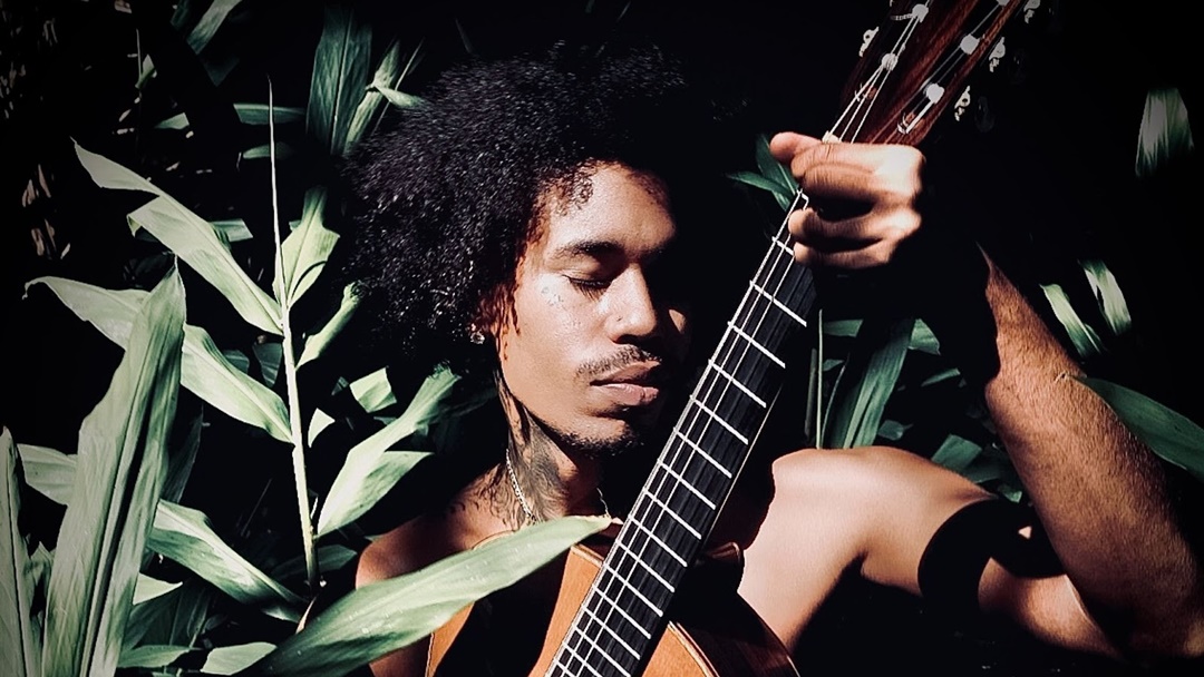 Após indicação ao Grammy Latino, Hodari lança EP de canções acústicas