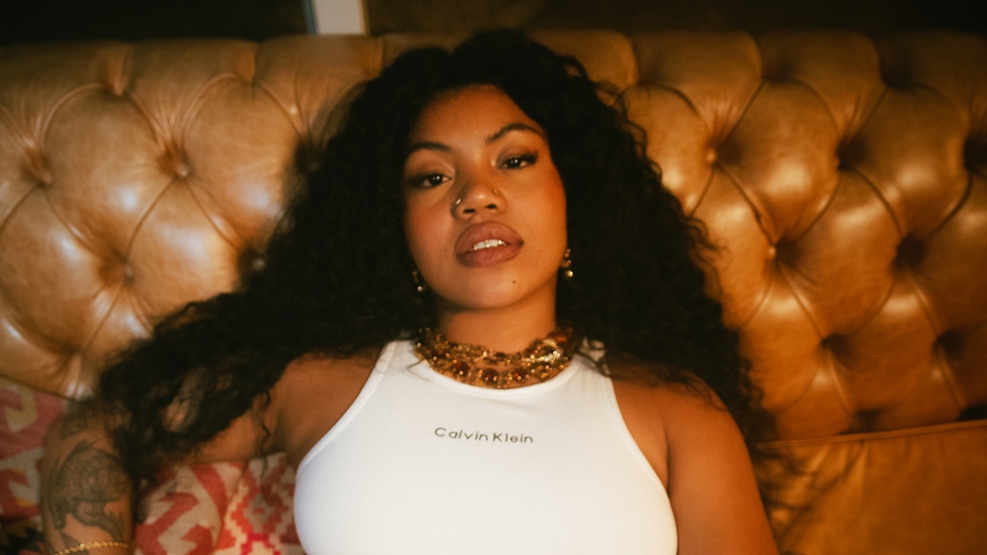 Duquesa Remove Videoclipe de "Fuso" do YouTube Após Polêmica com Gesto de Mãos