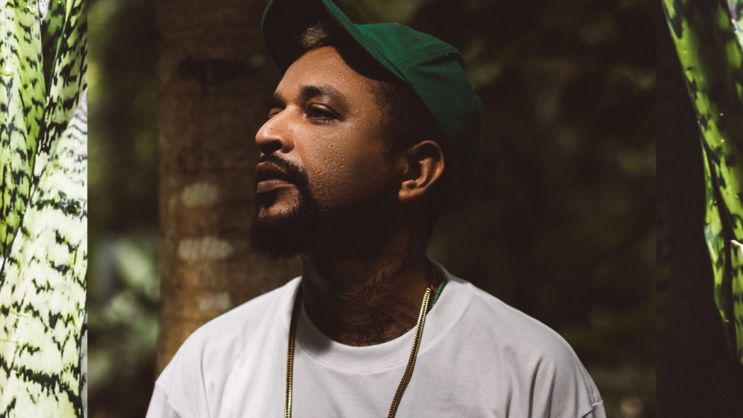 Max B.O. celebra os caminhos percorridos ao longo da vida em "Estrada ...