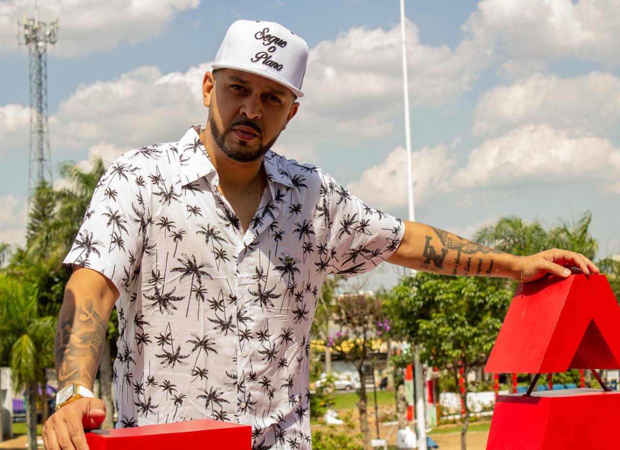 Léo RC se apresenta no evento "Rap e Trap pela Vida" no Setembro Amarelo