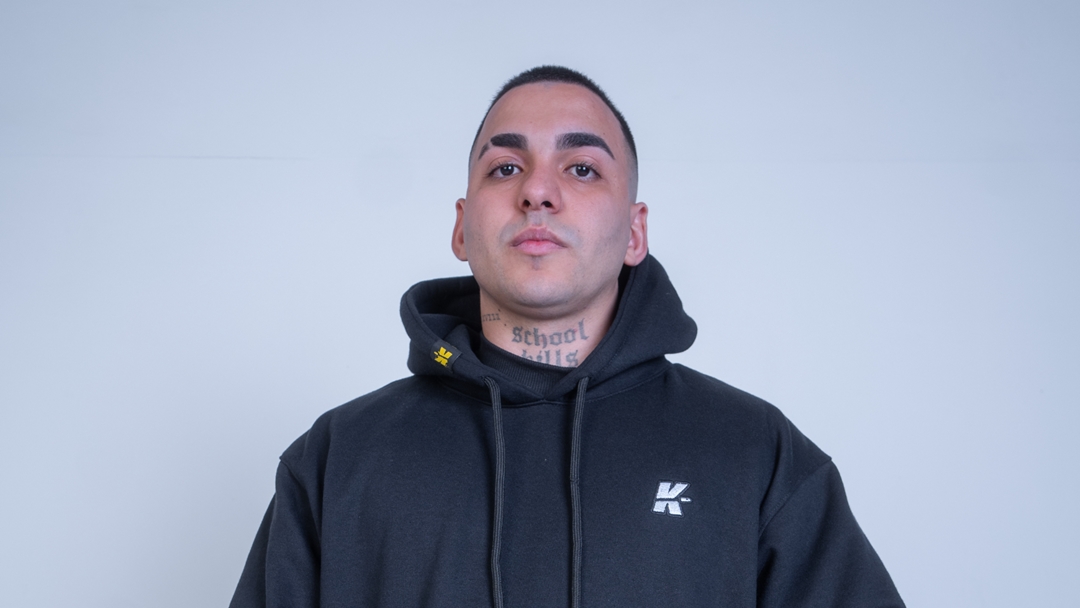 Kant lança faixas em versão ao vivo no estúdio em novo disco