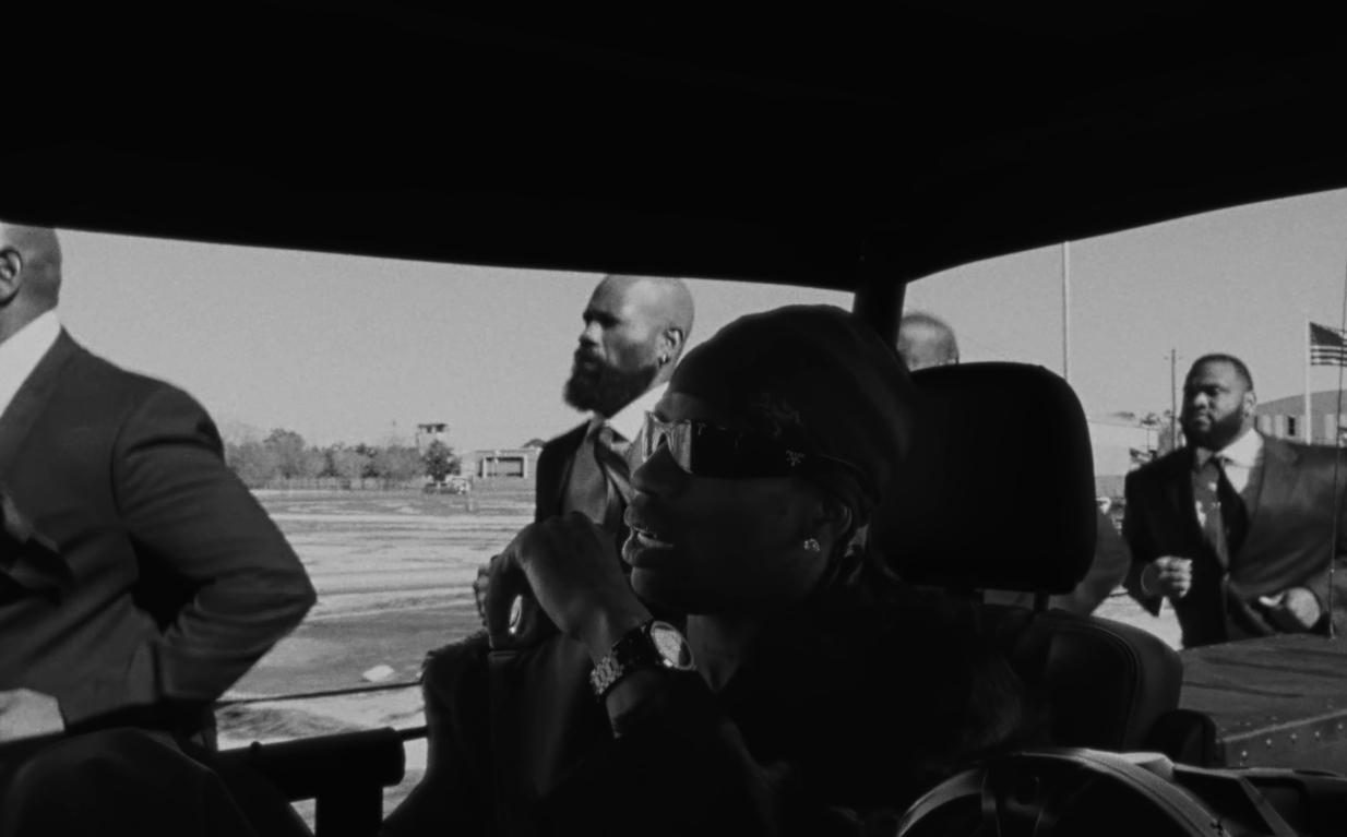 Travis Scott fez a estreia surpreendente de "4x4"