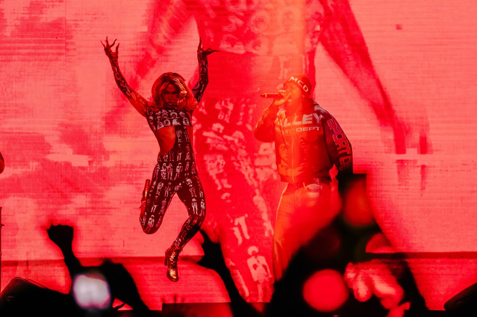 Djonga anuncia turnê nacional com novo show performático do álbum ...