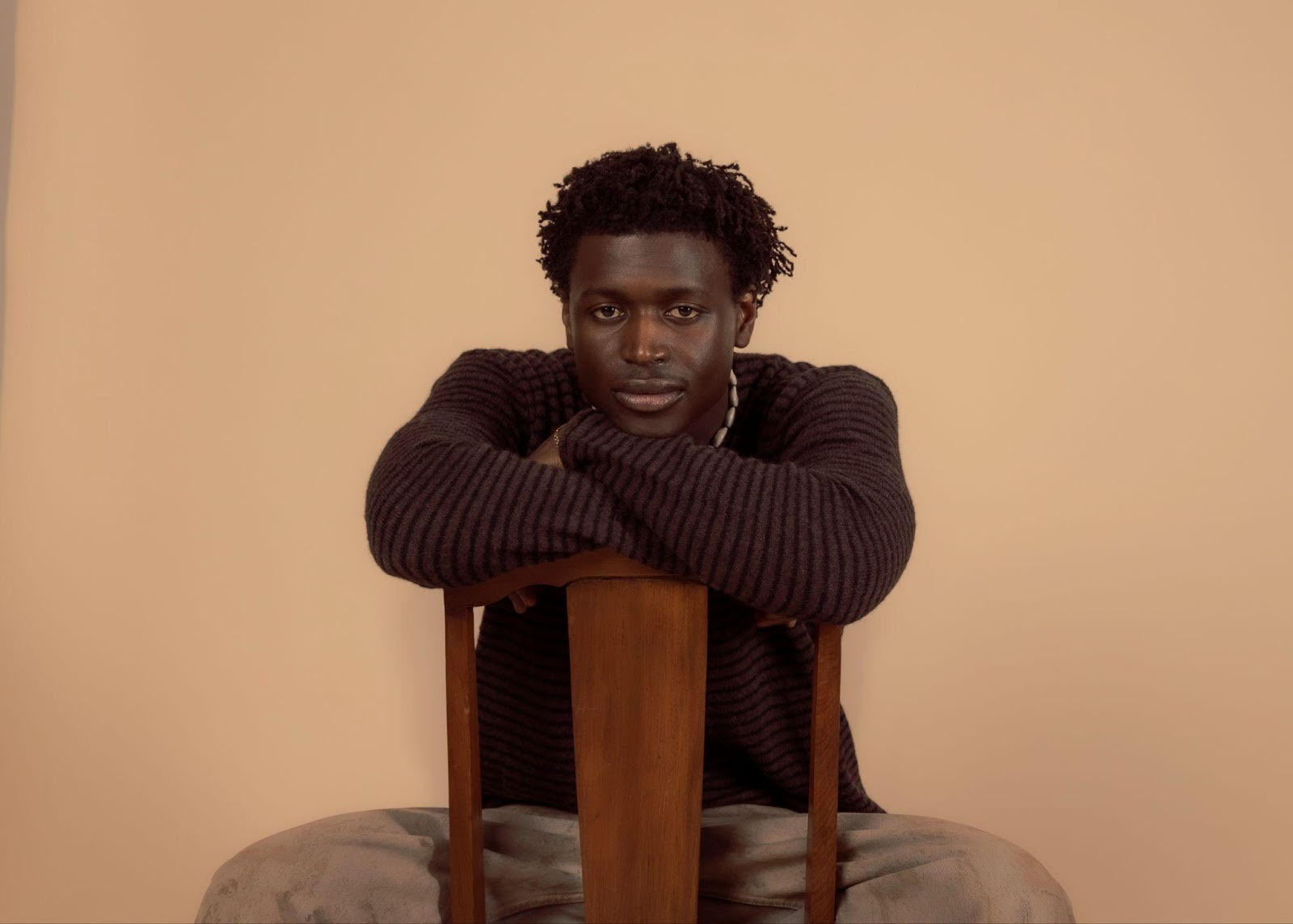 Liberiano Mon Rovîa lança álbum de estreia, "Bloodline"